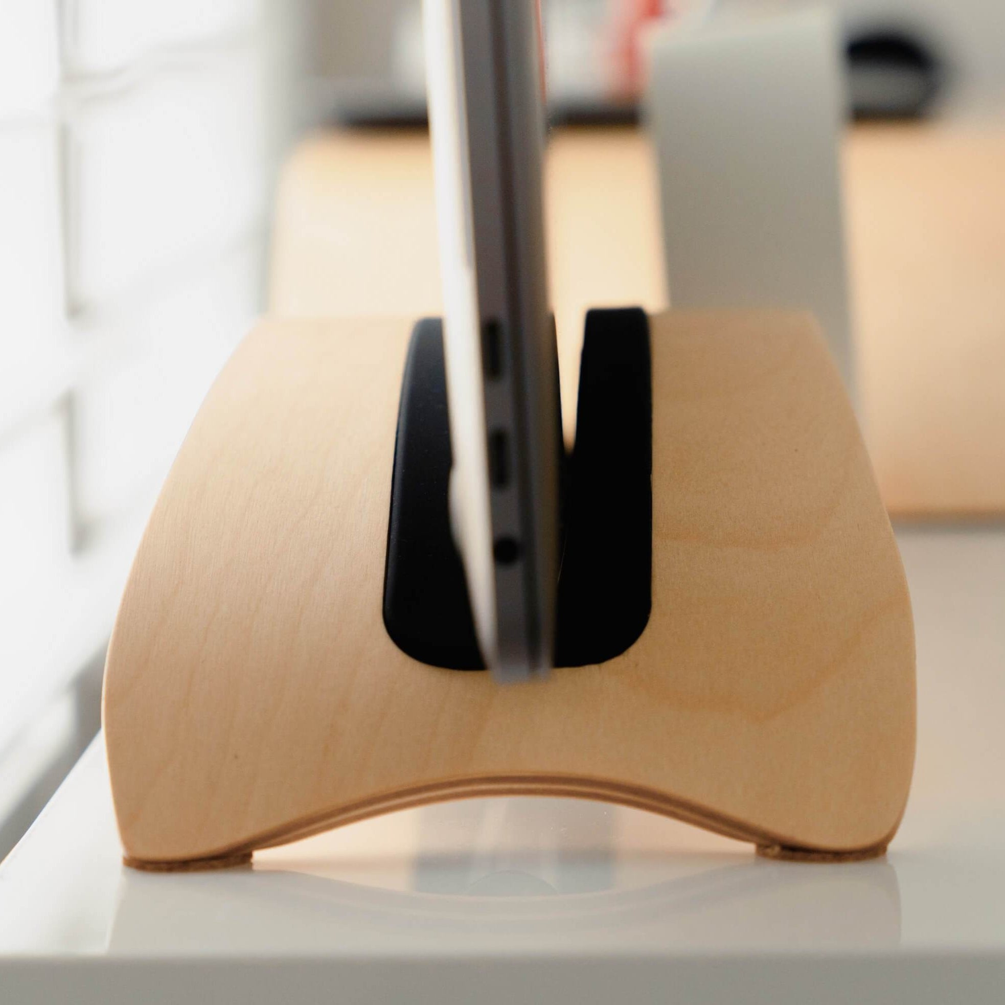 Vertical Laptop Stand – Enkel Studios