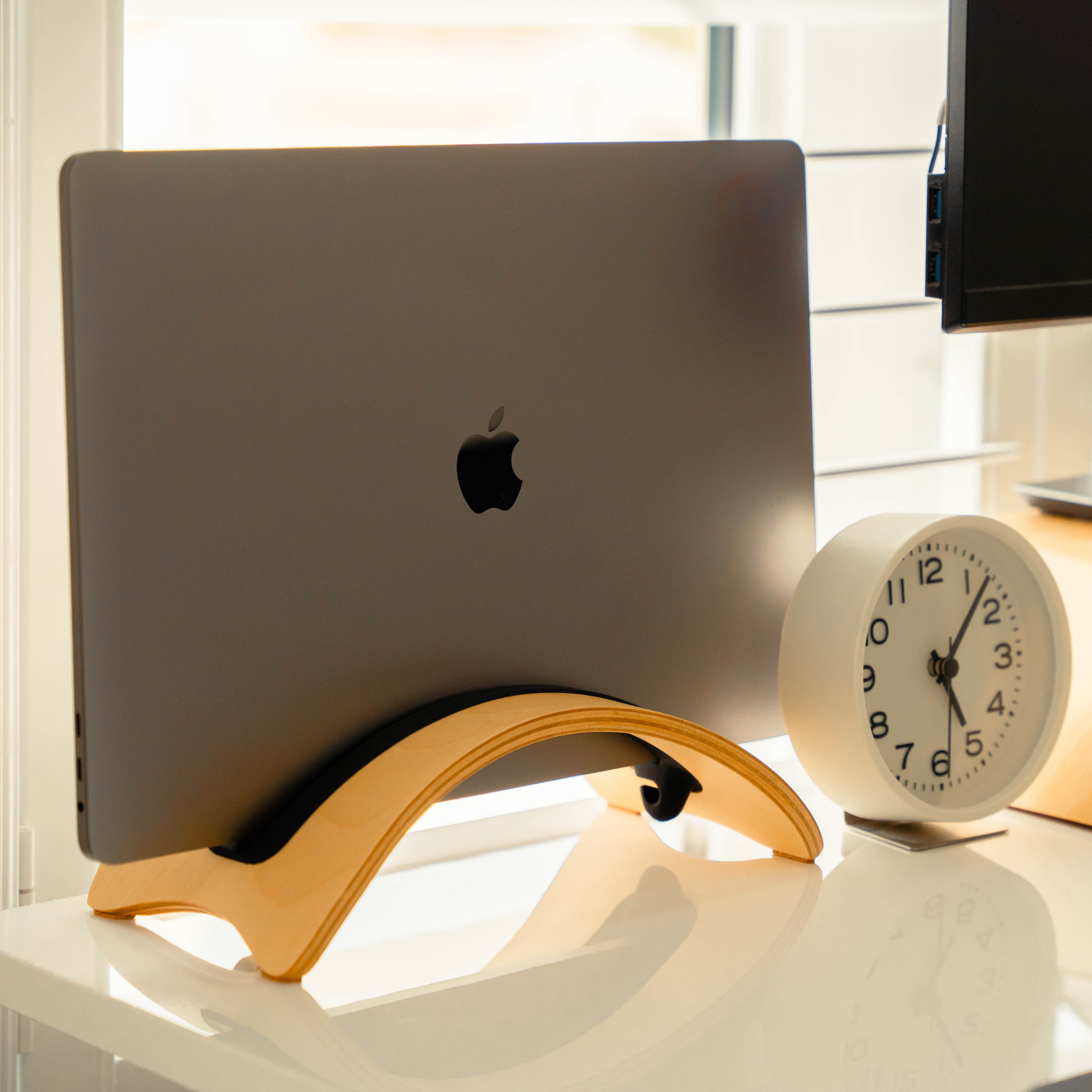 Vertical Laptop Stand – Enkel Studios
